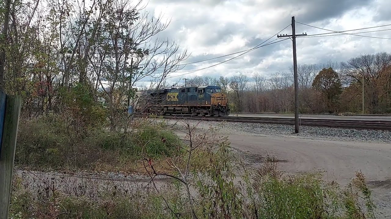 CSX train coming into the csx grand rapids yard - YouTube