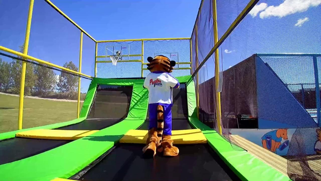TRAMPOLIINIMAAILMA - PuuhaPark - YouTube