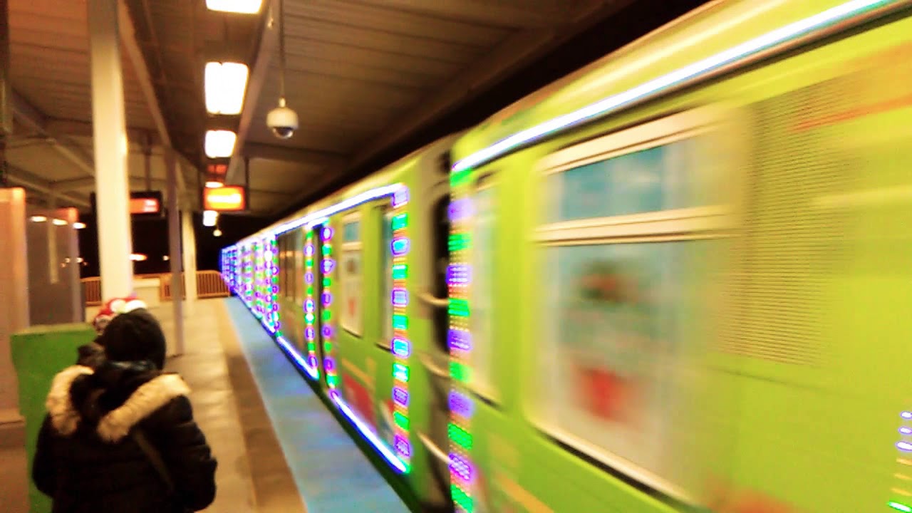 The CTA Holiday Train and the Elf Express Train. - YouTube