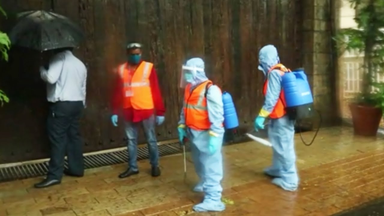 BMC Workers Sanitize Amitabh Bachchan Office And House in Mumbai - YouTube