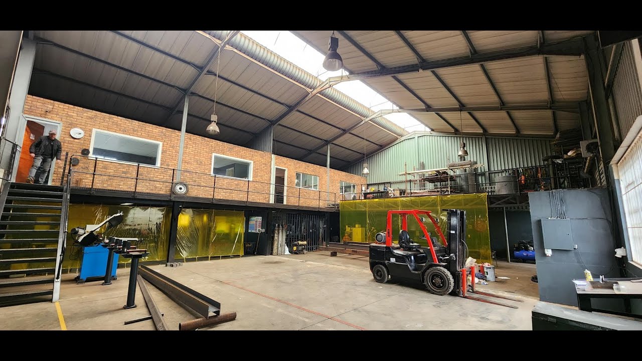 Well-Located and Well-Equipped +400m2 Freestanding Warehouse to let in ...