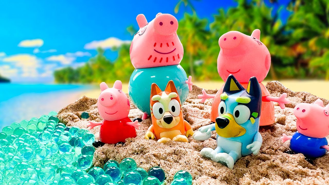 Peppa PIG and BLUEY go on holiday! | Pretend play with Bluey toys - YouTube