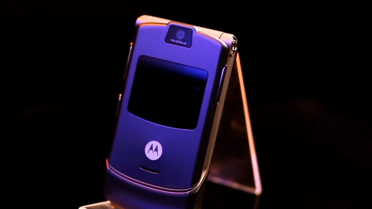 The Rise of Flip Phones as Digital Detox Goes Mainstream - YouTube