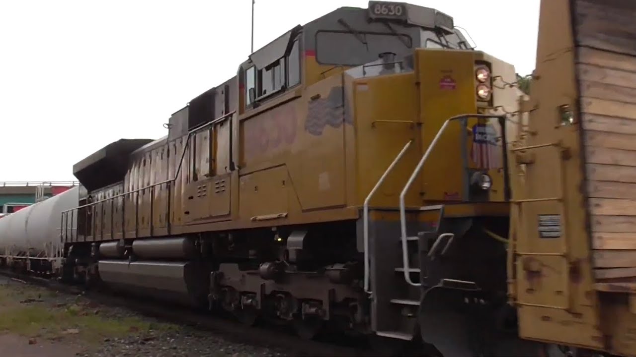 UP 8630 as a DPU on M373 through Effingham, IL - YouTube