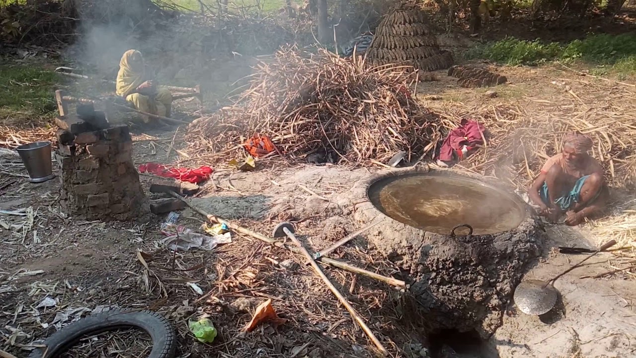 A villager preparing Gud (Jaggery) - YouTube