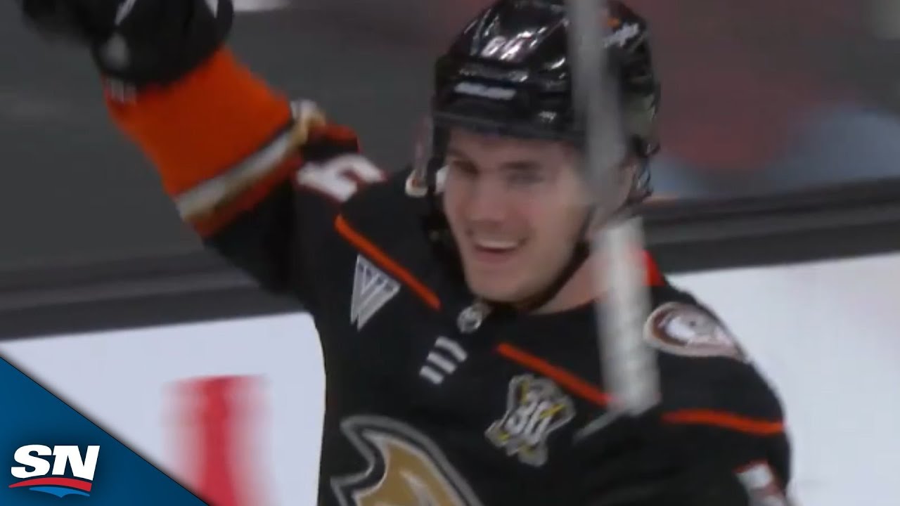Ducks' Sam Colangelo Scores In His First NHL Game - YouTube