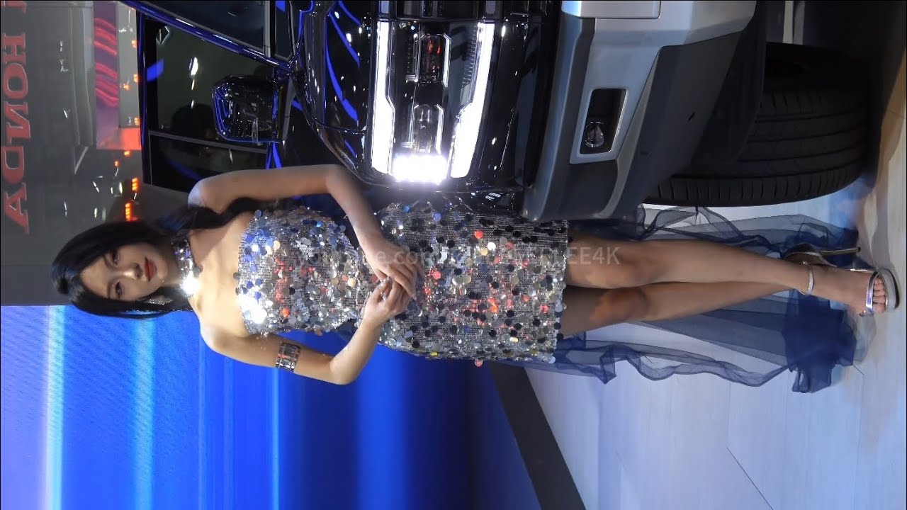 4K racing model #車模 #highheels #레이싱모델 #racingmodel #autosalon - YouTube