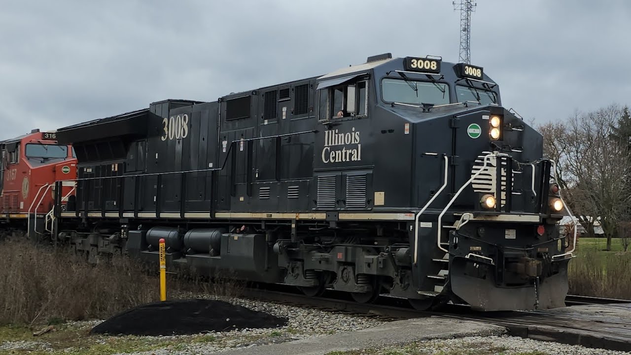 (Nice Driver) (Illinois Central Heritage Unit!) CN 424 - 3008 & 3167 In ...
