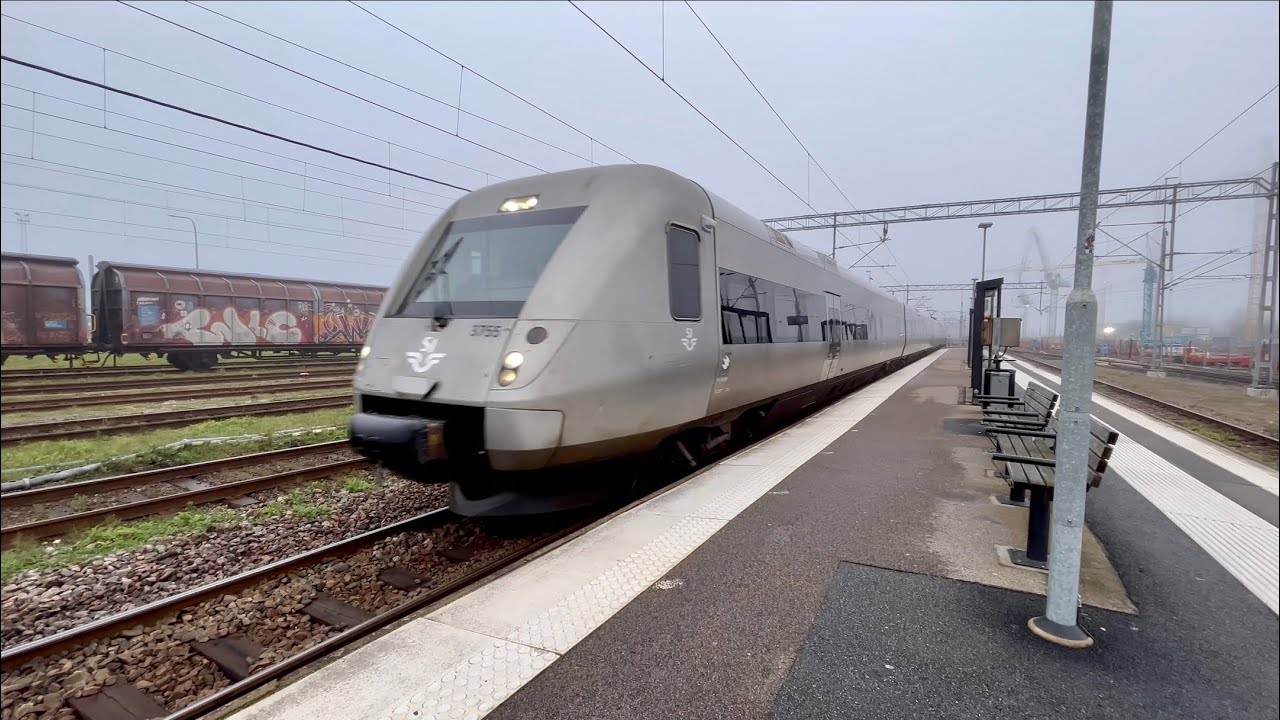 SJ tåg från Göteborg till Malmö ankommer Varberg. - YouTube