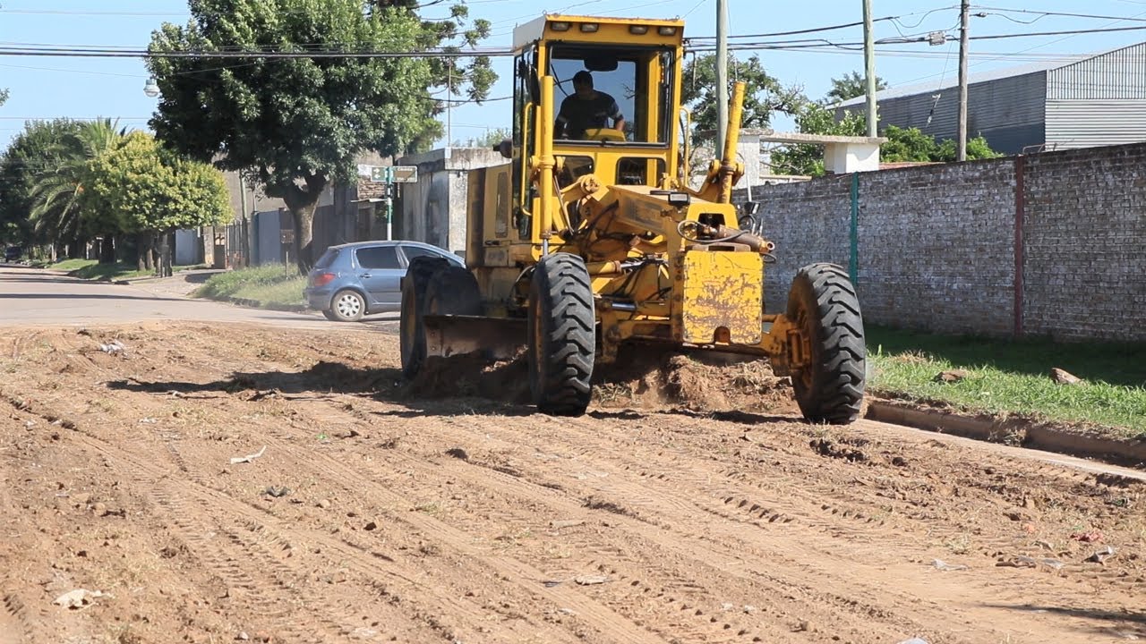 Se arreglan y reparan calles en diferentes barrios - YouTube