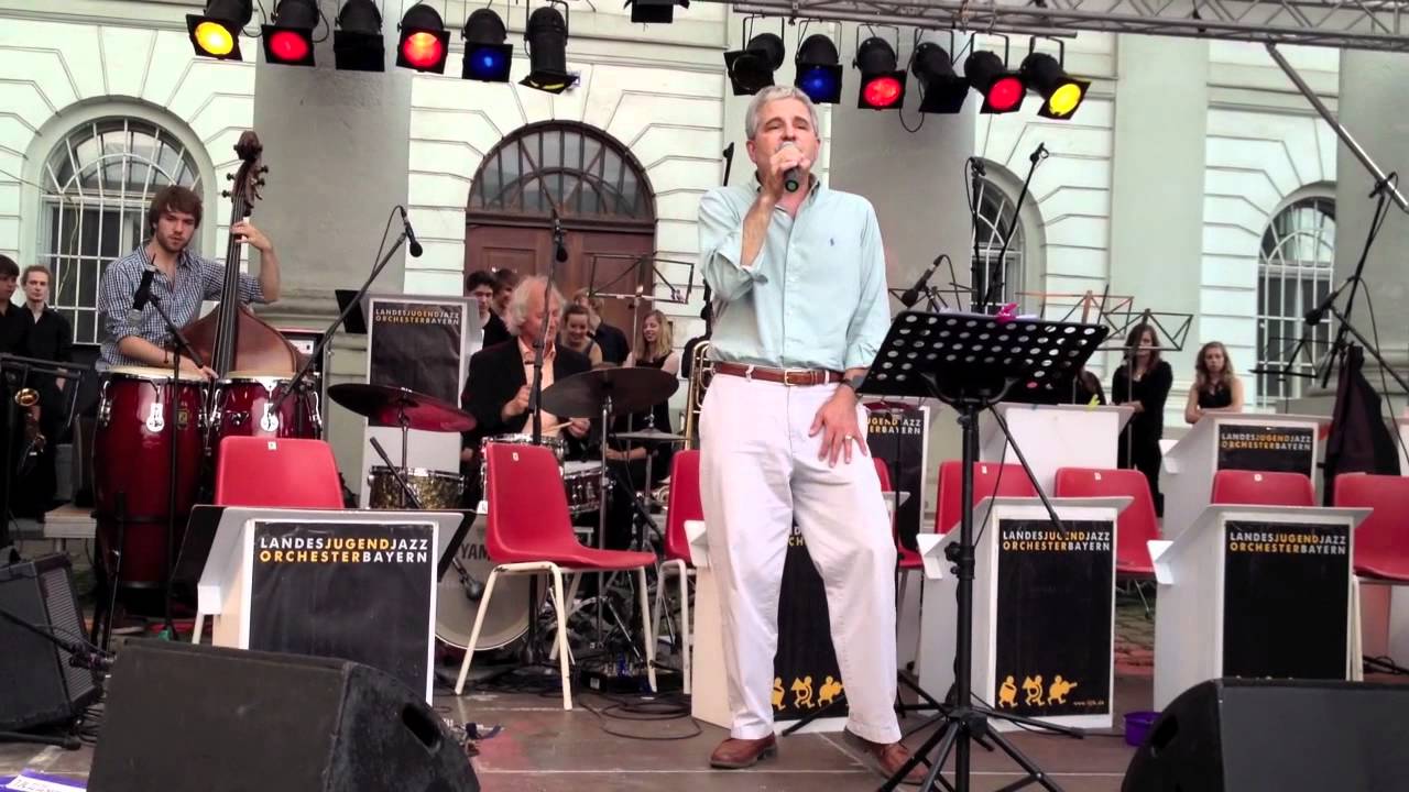 Conrad Tribble singt "Mack the Knife" beim Regensburg Jazz Weekend ...