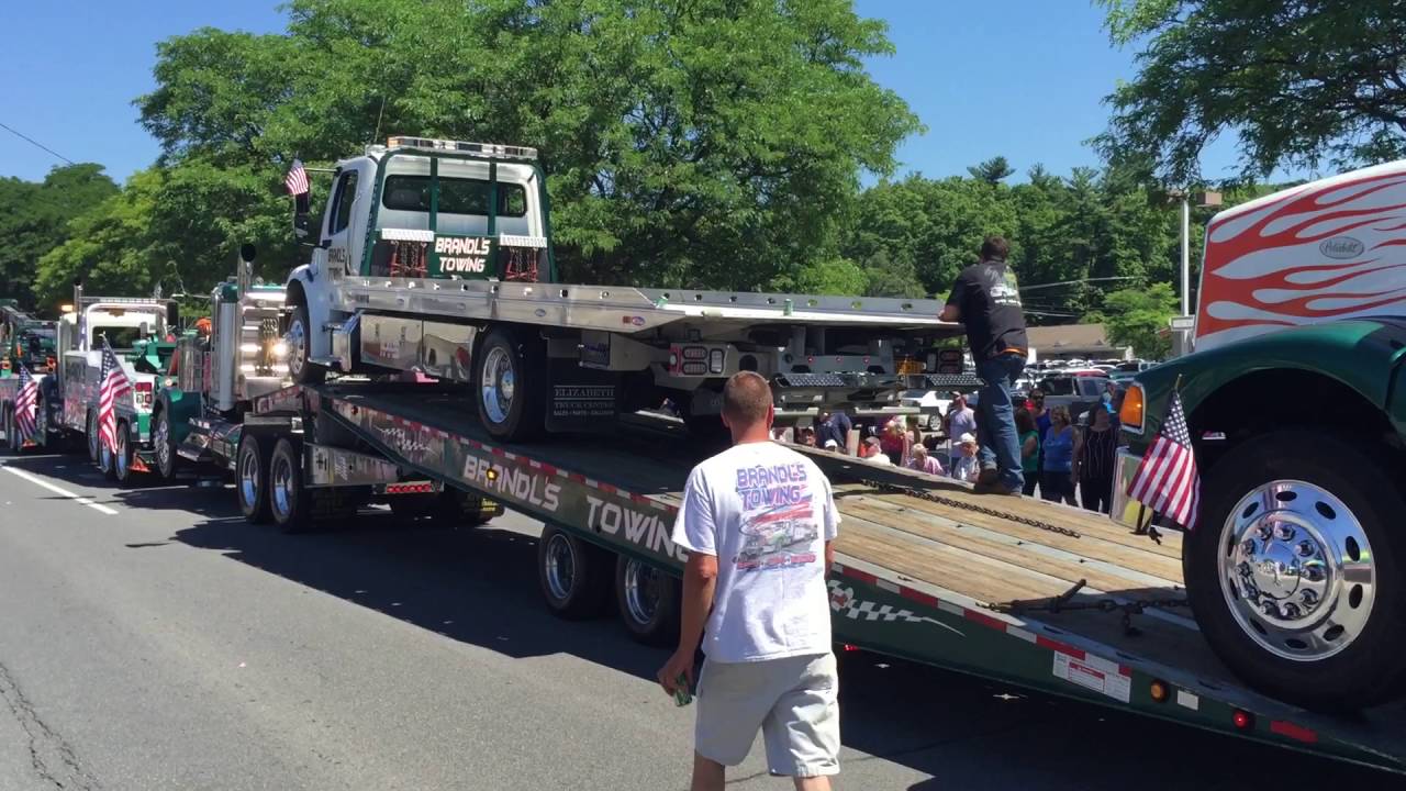 4th of July 2016 - Tow Truck Train Goes Woo Woo! - YouTube