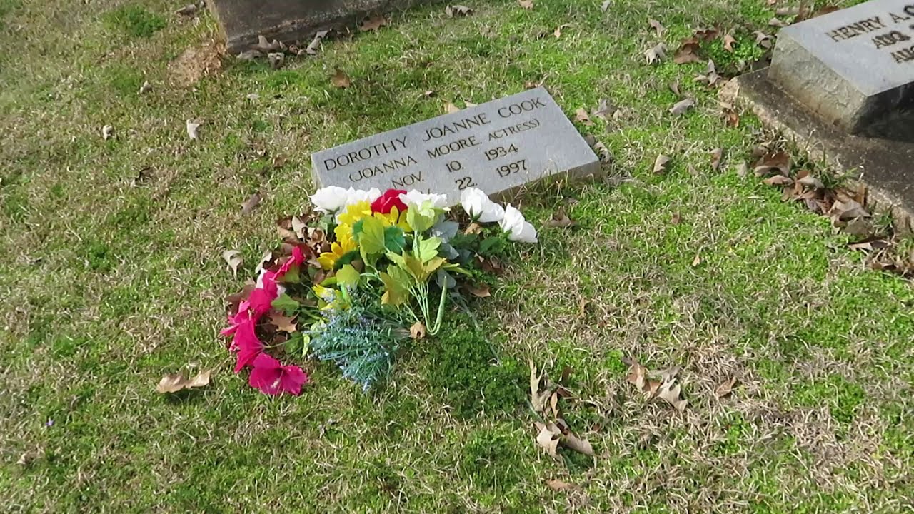 Grave of Actress Joanna Moore - Miss Peggy from the Andy Griffith Show ...