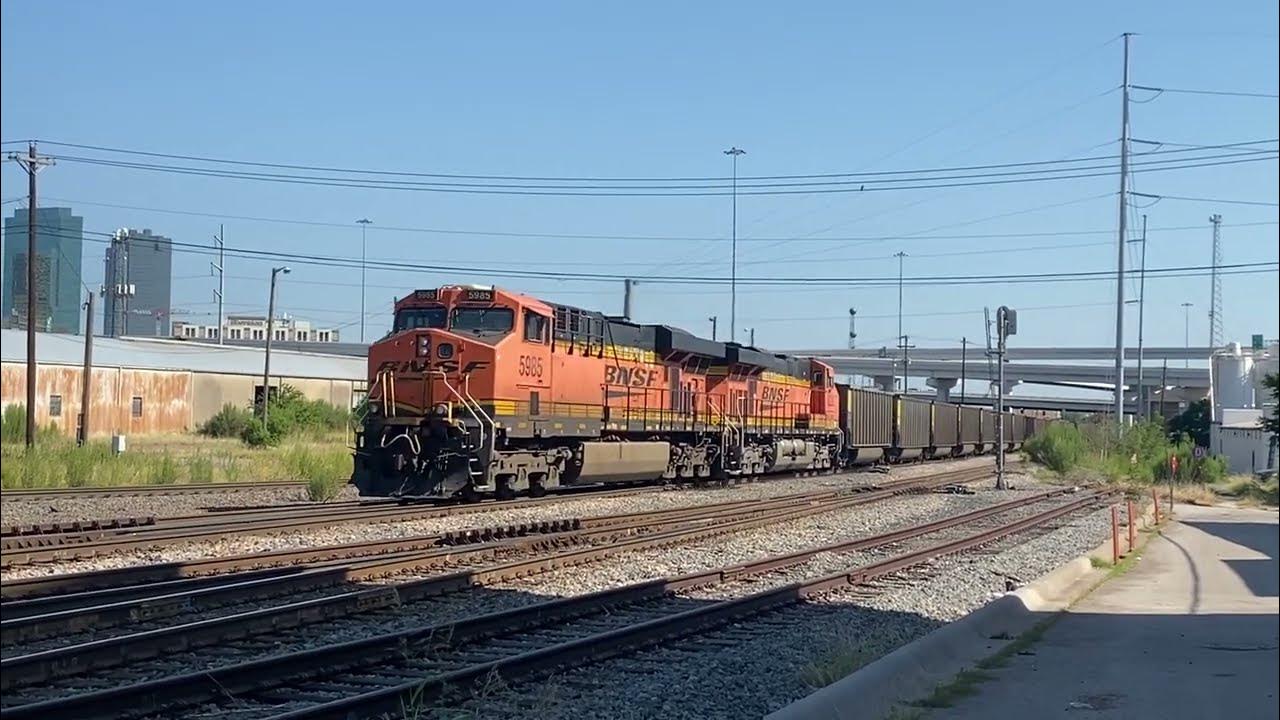 Train Meet! L-RDV0711 meets the C-ATMHAF at Tower 55 - YouTube