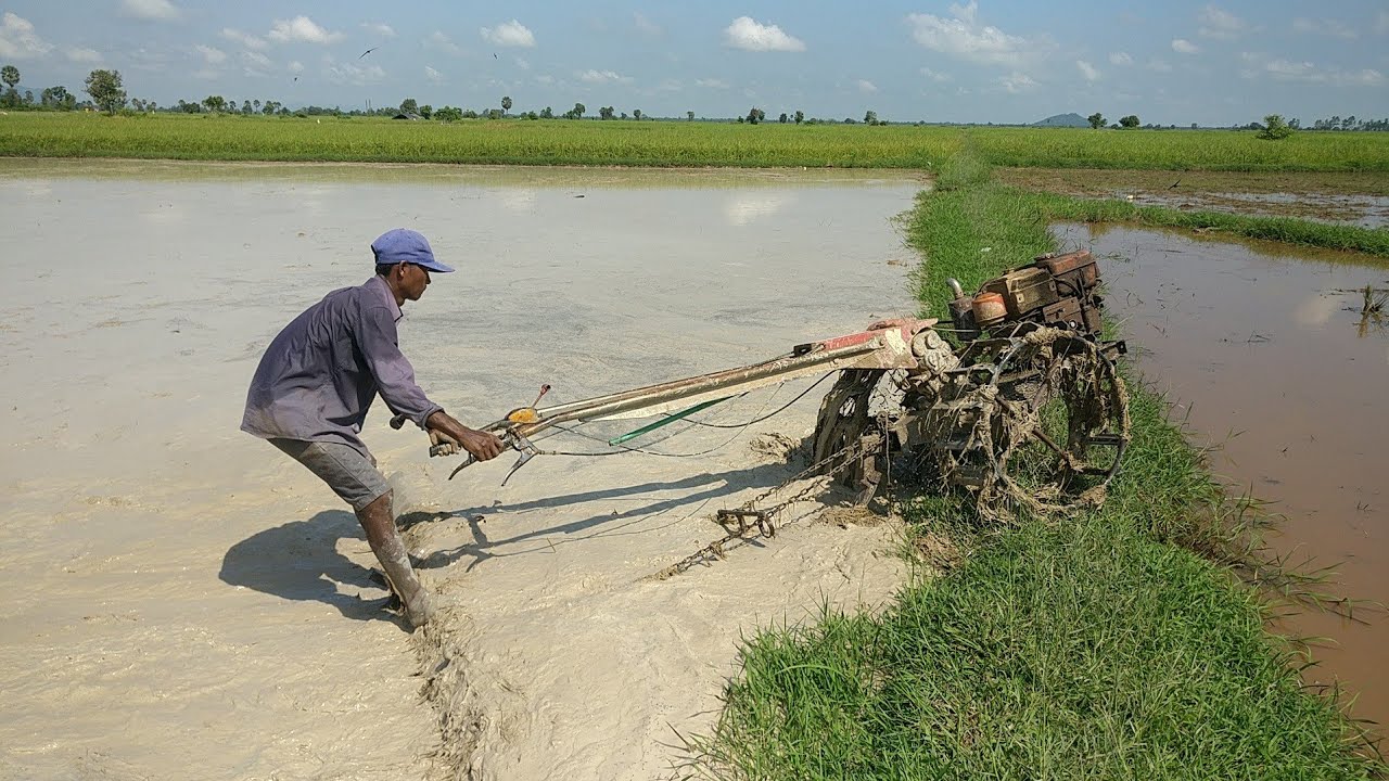 Old Siam Kubota NC131 Tractor Tilling Mud For Growing Rice - YouTube