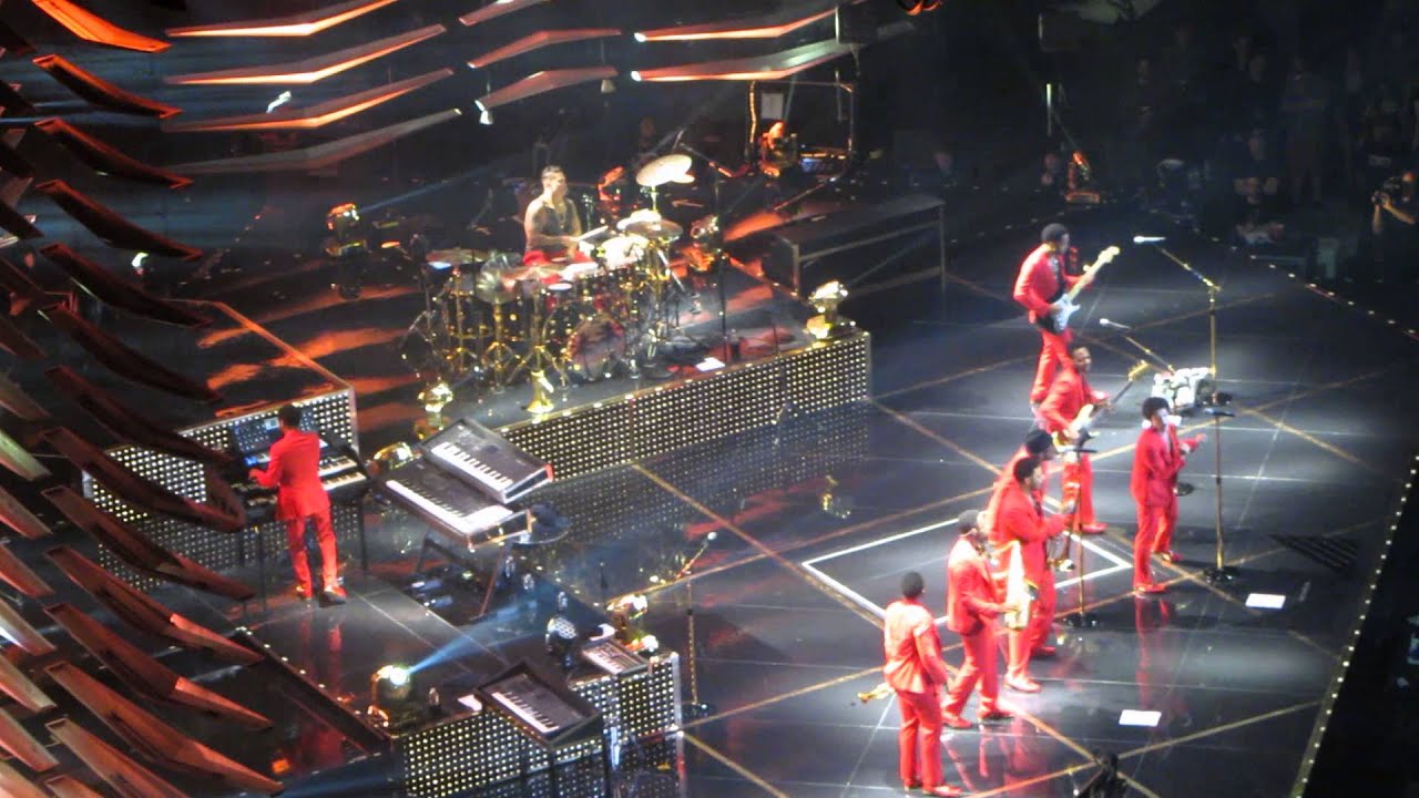 Bruno Mars - Runaway - July 1, 2013 at the Prudential Center in Newark ...