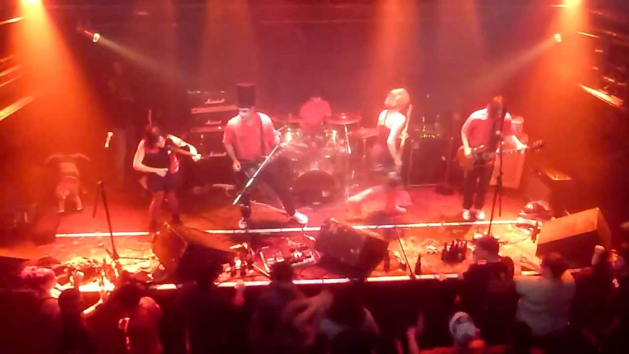 Capitaine Révolte - Mentez-Moi (Live In Montreal) - YouTube