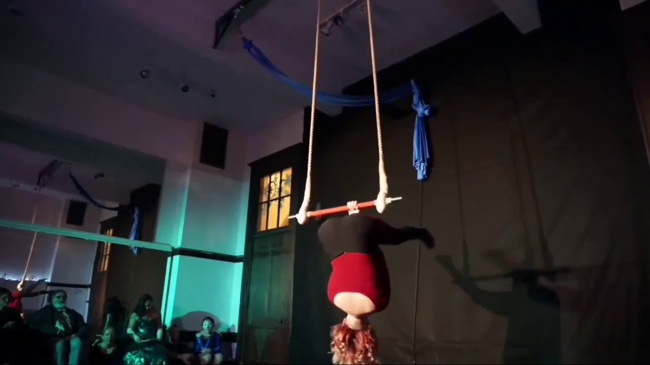 Winter trapeze routine - YouTube