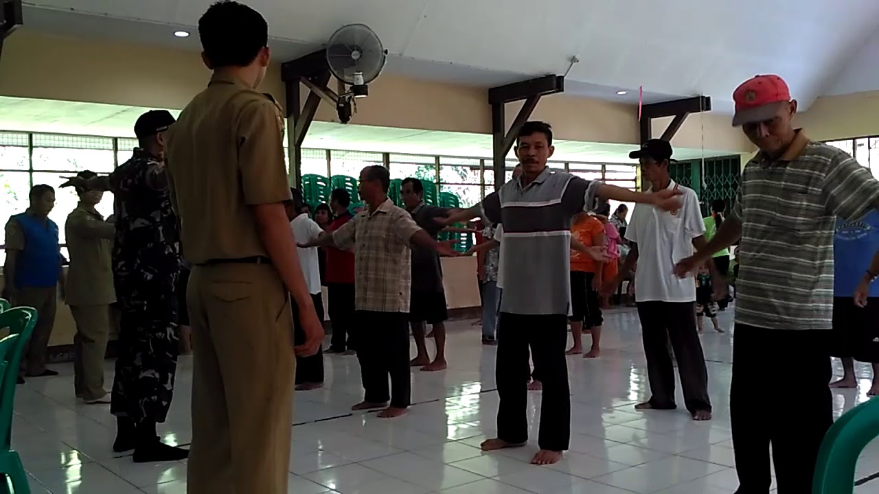 Senam Lansia di Dusun Semeng Desa Entikong, Kabupaten Sanggau ...