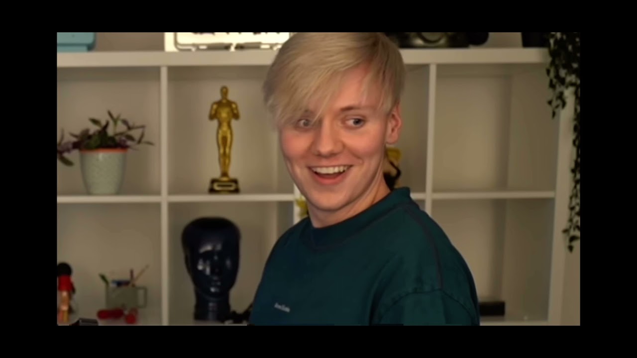 Pyrocynical vs Banana with a Fortnite Nerf gun - YouTube