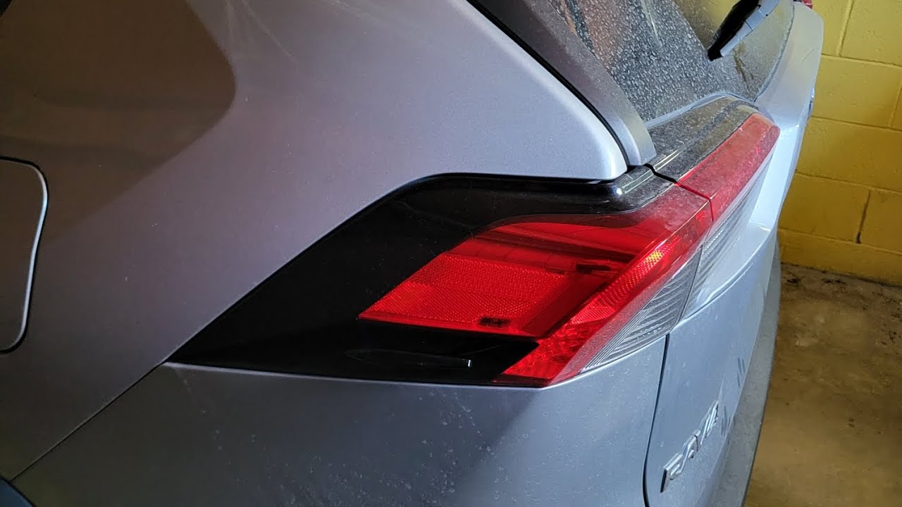 How To Use Hands Free Power Back Door Kick Sensor on 2019 Toyota RAV4 ...