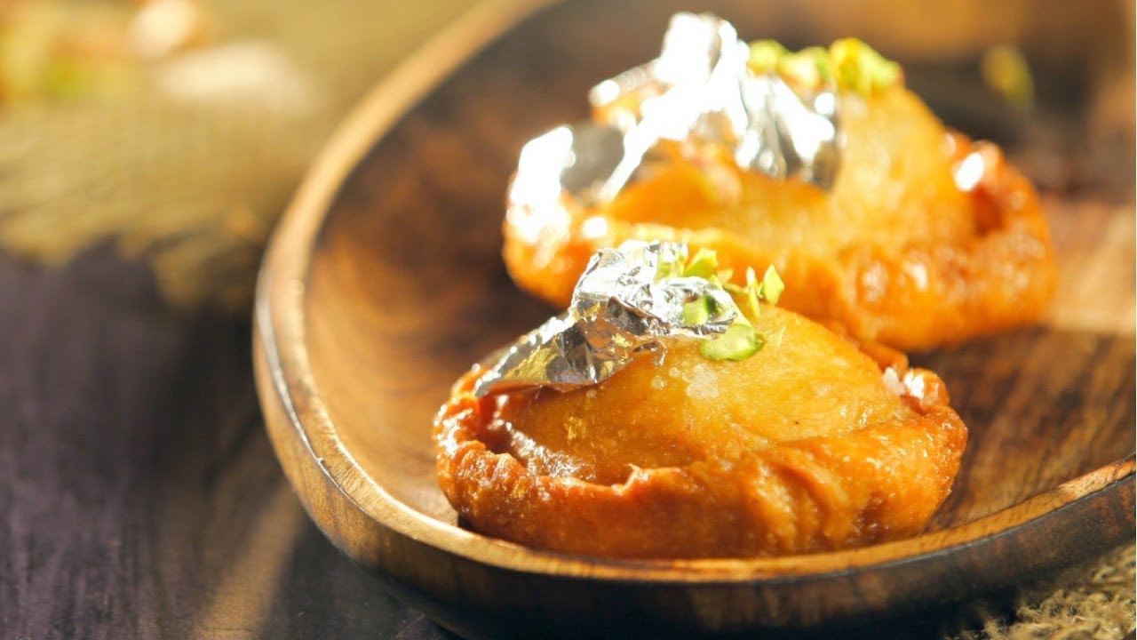 Poddo Luchi Recipe | Kheer-er-Lucchi By Ananya | Bengali Khoya Stuffed ...