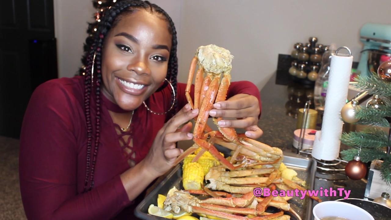 MY VERY FIRST CRAB MUKBANG| BLOVESLIFE - YouTube
