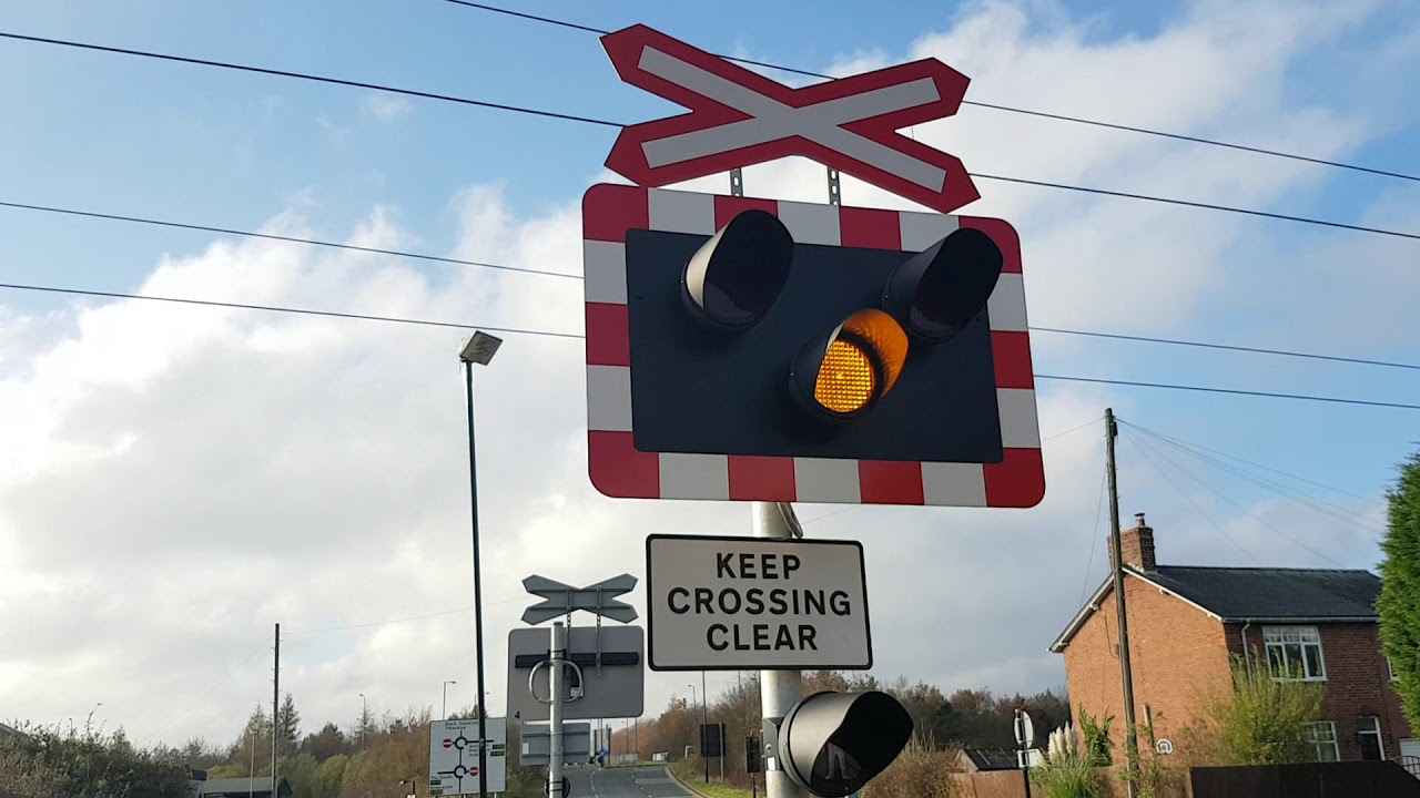 Callerton Lane Level Crossing (18/11/18) - YouTube