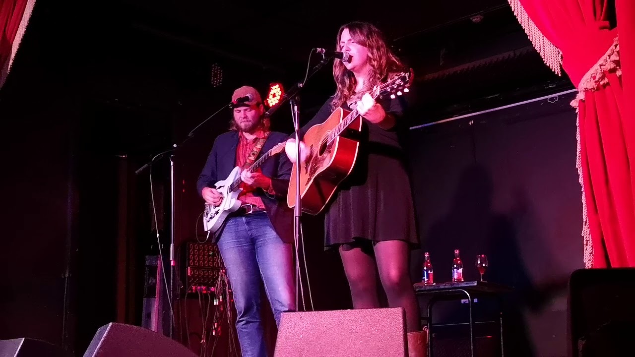 Caroline Spence - Wait on the Wine Workman's Dublin November 2019 - YouTube