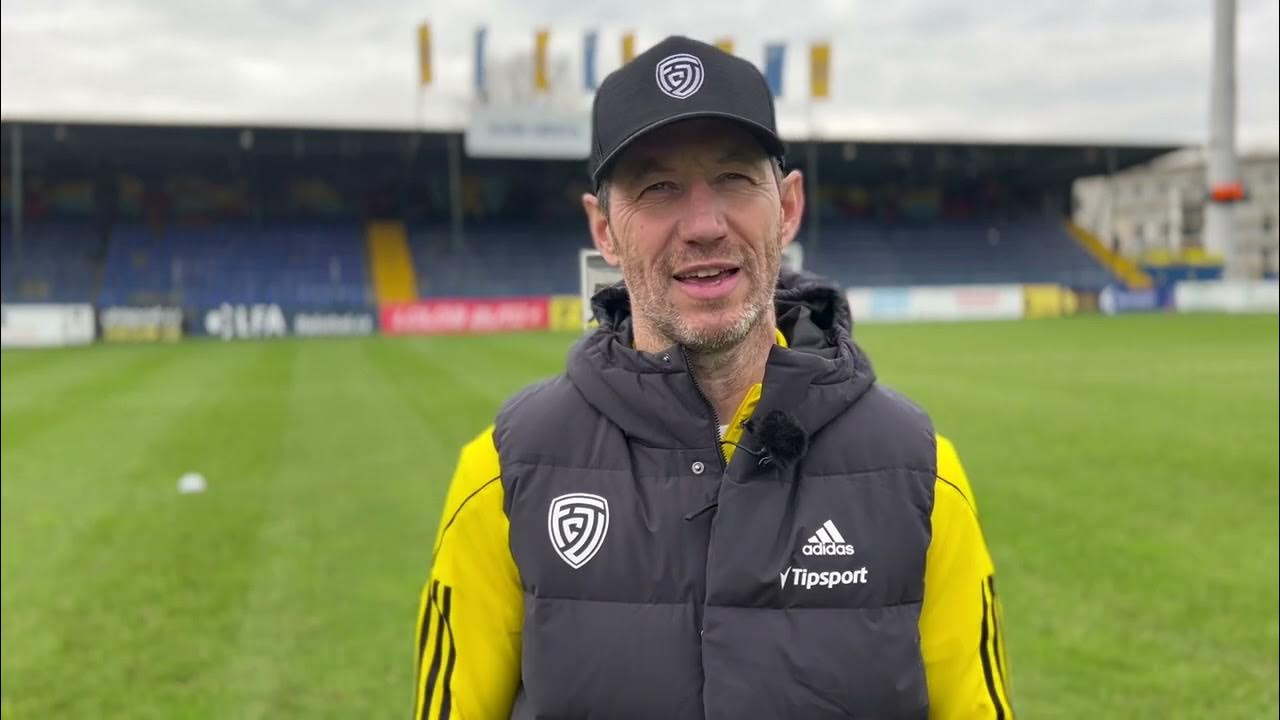 22. kolo | Trenér Bronislav Červenka před utkáním v Plzni - YouTube