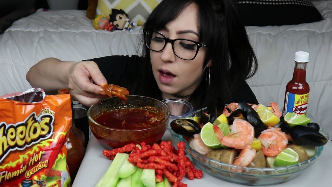 FLAMIN HOT CHEETOS SHRIMP, MUSSELS SEAFOOD WITH MESSY BUTTER SAUCE ...
