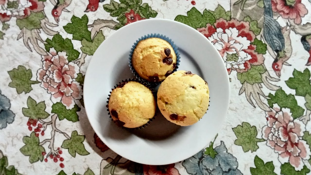 Hazelnut chocolate chip cupcakes| Cooking with Eccent - YouTube