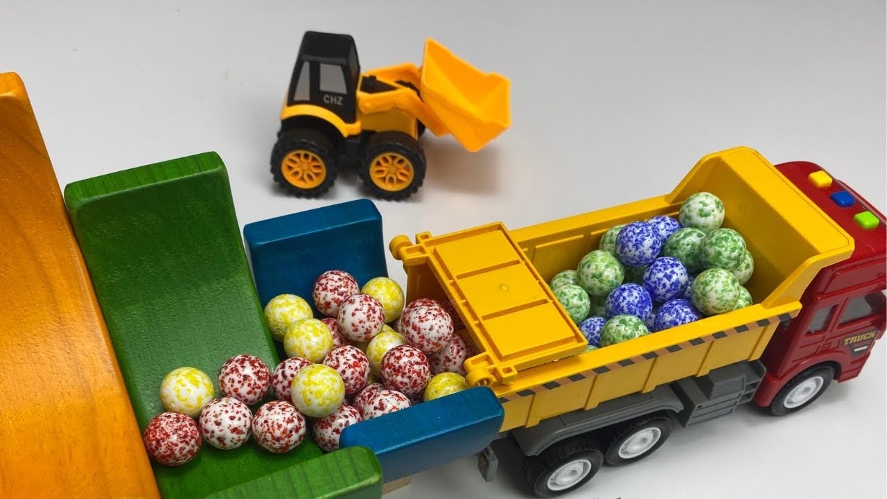 Marble Run Race | 2 Similar Vehicles, Pickup Truck, Trash Can, Concrete ...