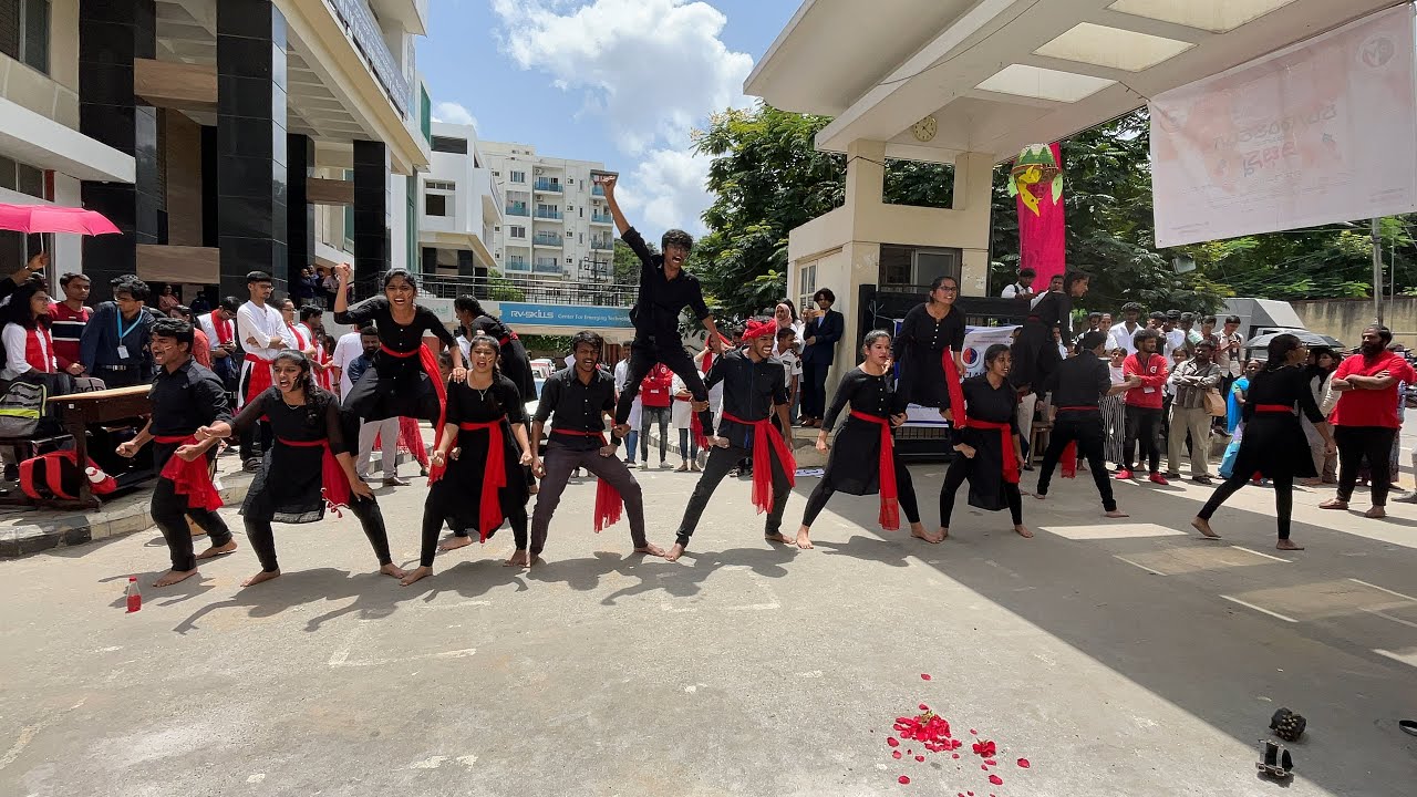 Street Play (LGBTQ) by Team Kranti I Vibhinna 2022, SSMRV College - YouTube