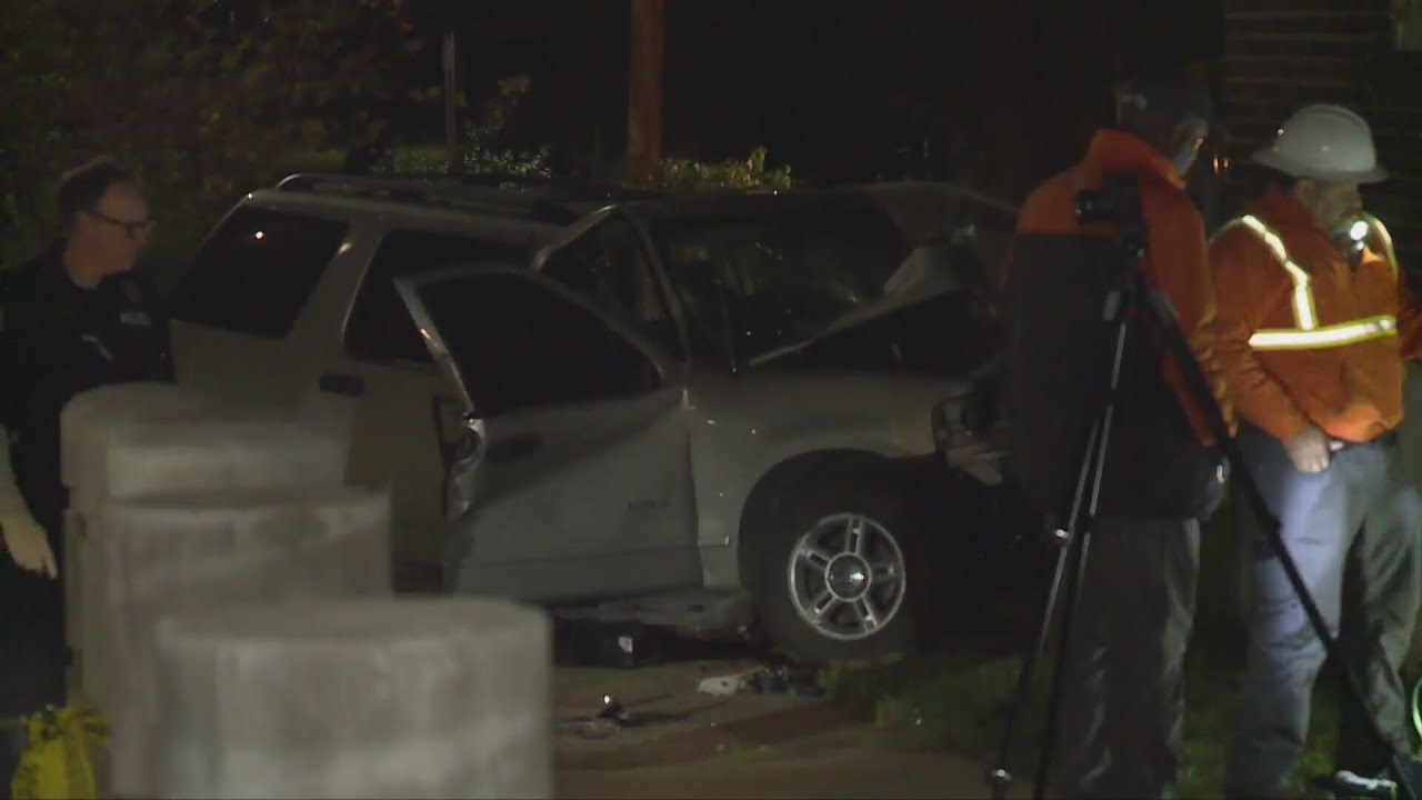 Driver killed after crashing into a home in north St. Louis - YouTube