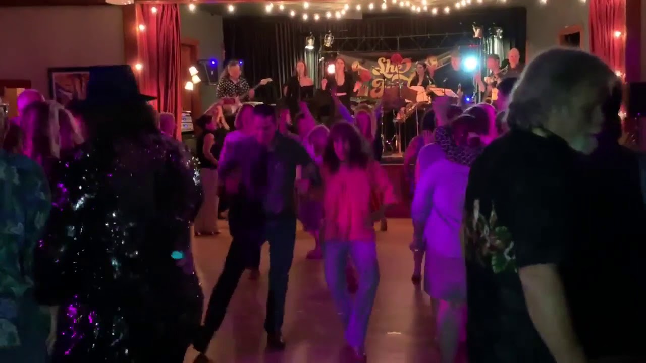 "Love Rollercoaster" - Soul Train line dance - YouTube