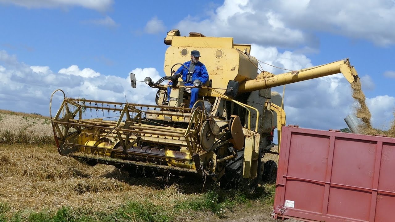 Clayson / Claeys M103 Self-Propelled Combine threshing Barley | Danish ...