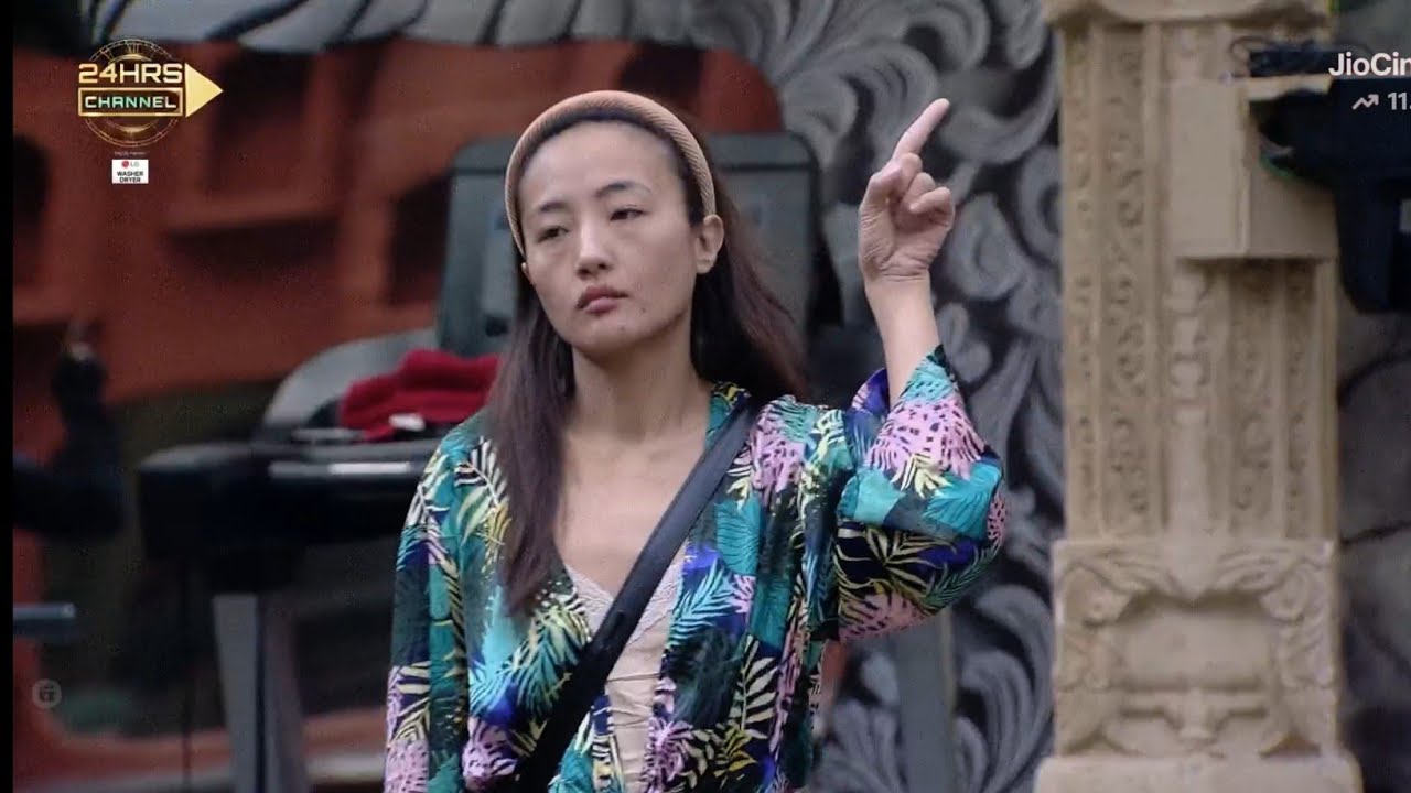 Bigg Boss season 18 Live: Chum Ko Dekh Karan Huwa Sad Morning Dance Sad 😢 Today show - YouTube