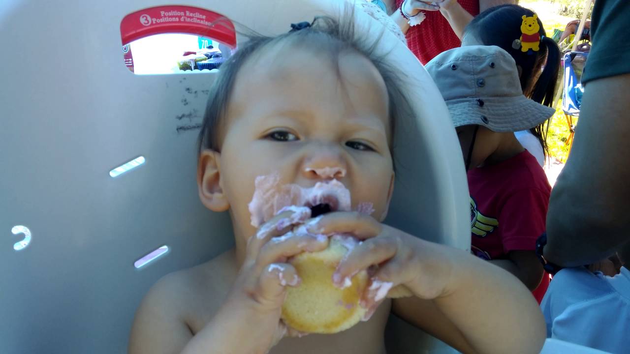First cupcake(12m) - YouTube