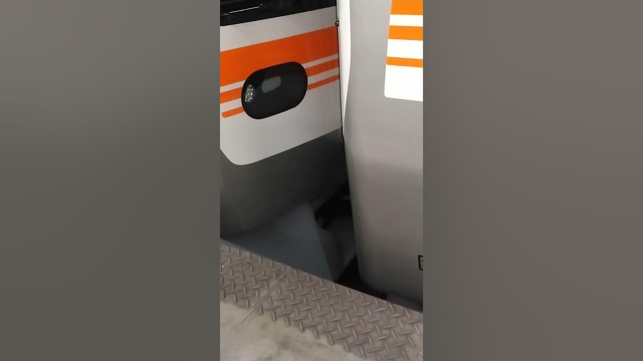 315系C103,C104編成代走運用、名古屋駅での貫通幌での様子 - YouTube