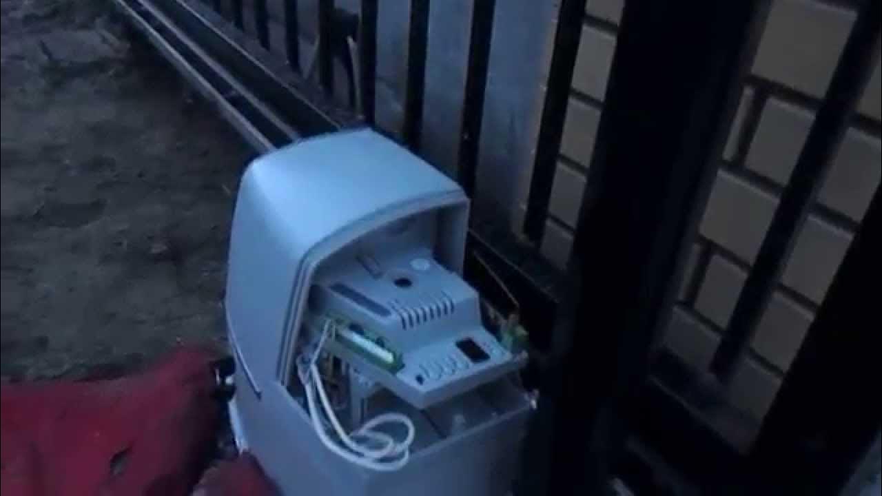 POWERTECH Polska Siłownik do bramy przesuwnej PL1000 - YouTube