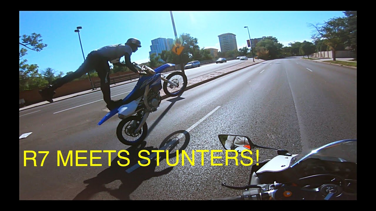 Yamaha R7 meets stunt riders + possible top speed - YouTube