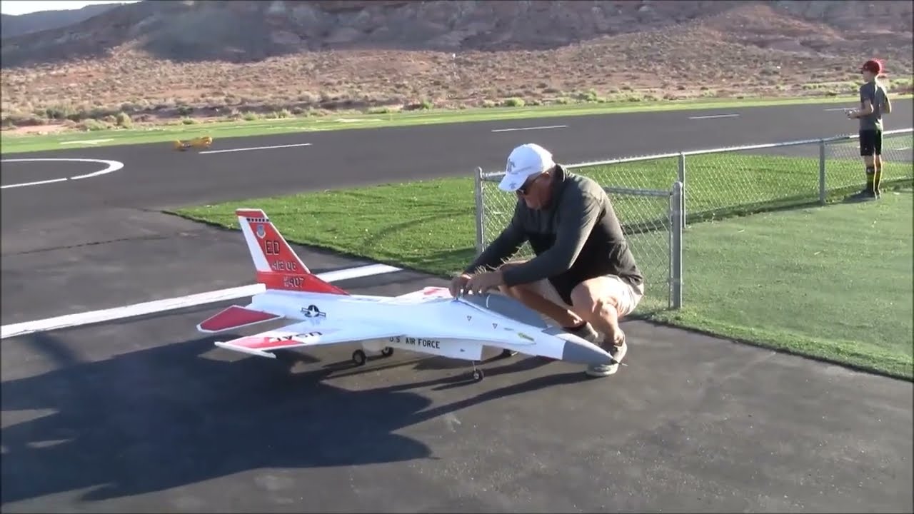 Super Cool, Ultra Lightweight F-16 "Box Jet" by Andy Zaner at St ...