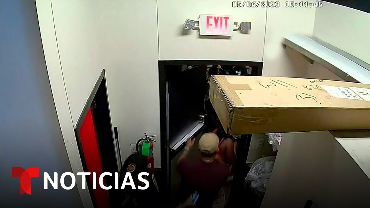 Abre una puerta para que muchos huyan de la masacre en Texas | Noticias ...