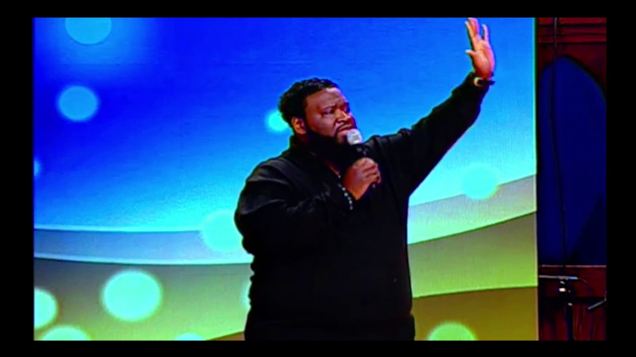 Kevin Lemons and HOHA Mass Choir singing We Offer Praise - YouTube