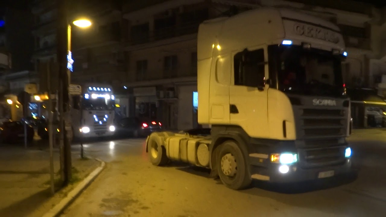 Νταλίκες Αξού στα Γιαννιτσά, σαματάς την Πρωτοχρονιά, 01 01 2020 - YouTube