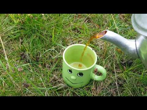 güzel manzara da çay keyfi