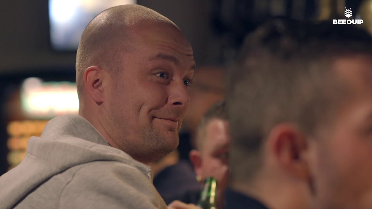 Sneakpeak: BEEQUIP organiseert pop-up concert met Henk Wijngaard - YouTube