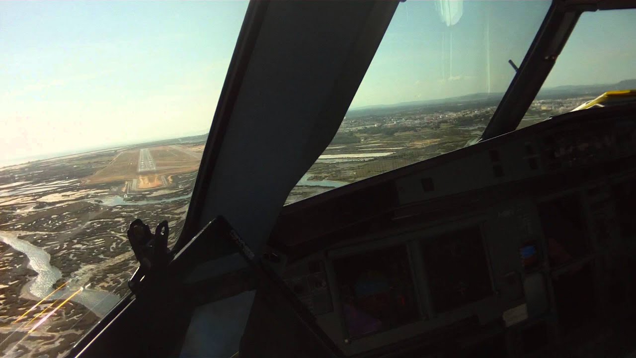 Cockpit view A320 landing in Faro. - YouTube