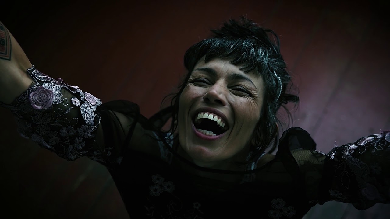 Bonnie Li - We should go to sleep as the Birds are singing (Official ...